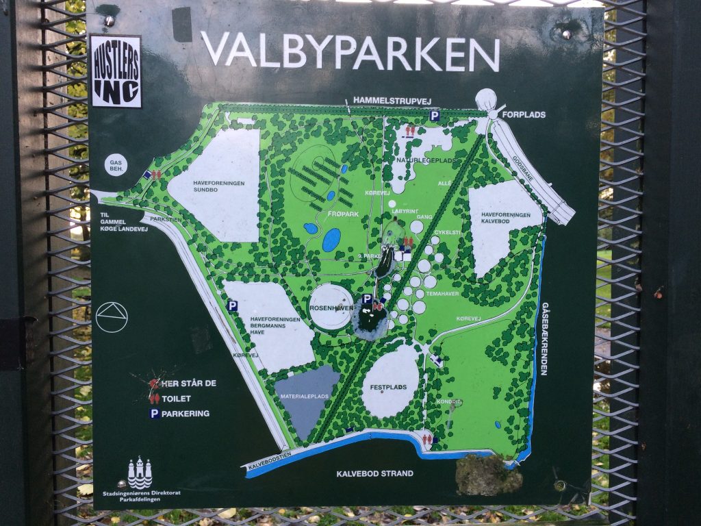 Disc Golf Park Valbyparken in Kopenhagen: Sehr gut besucht bei jedem ...